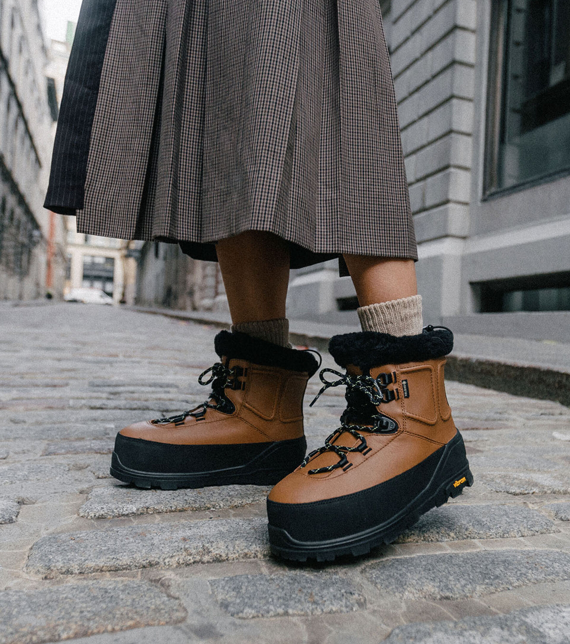 UGG SHASTA BOOT MID - Leather | Browns Shoes